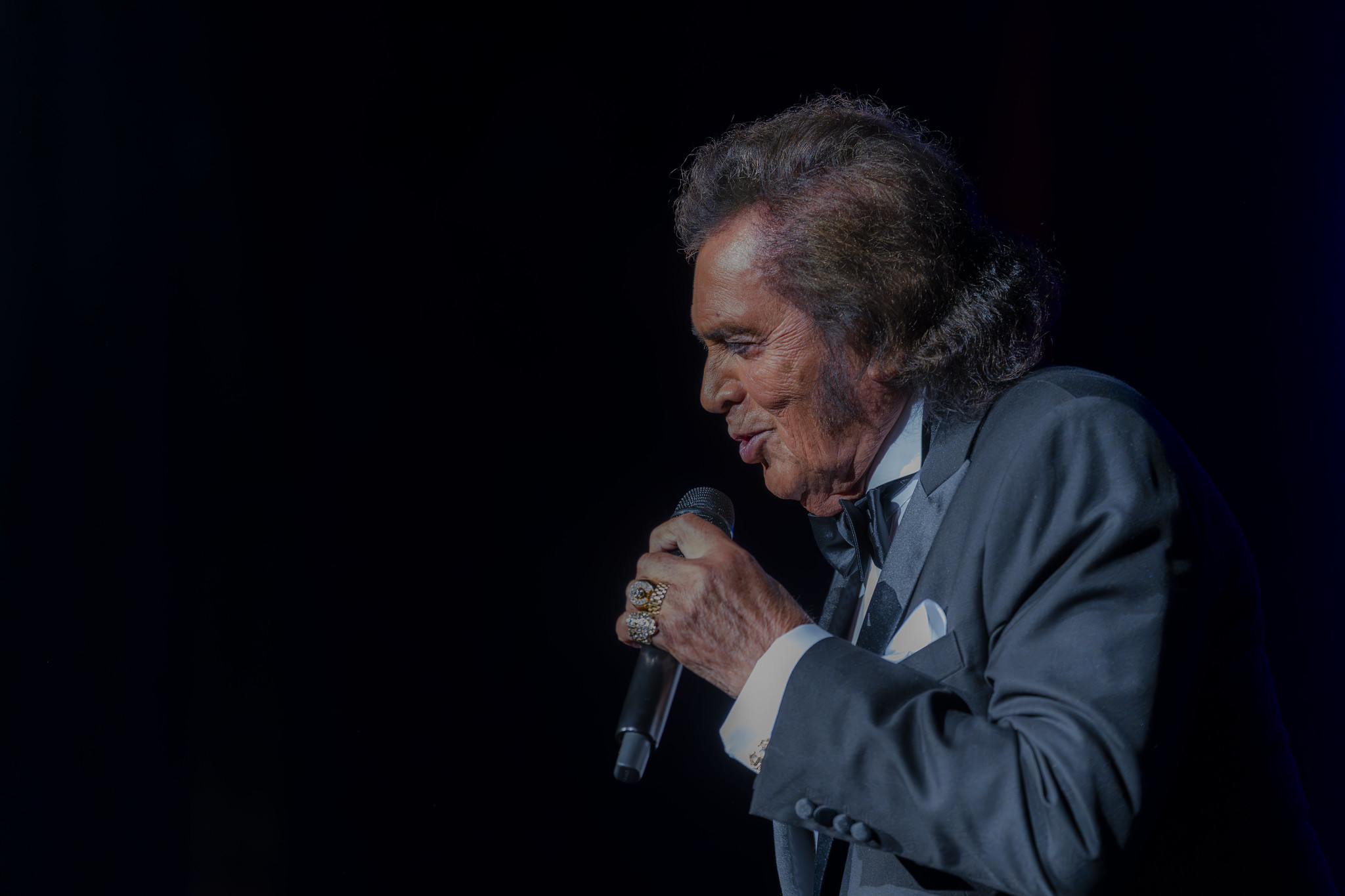 The Riverside Scene - Engelbert Humperdinck as FPAC