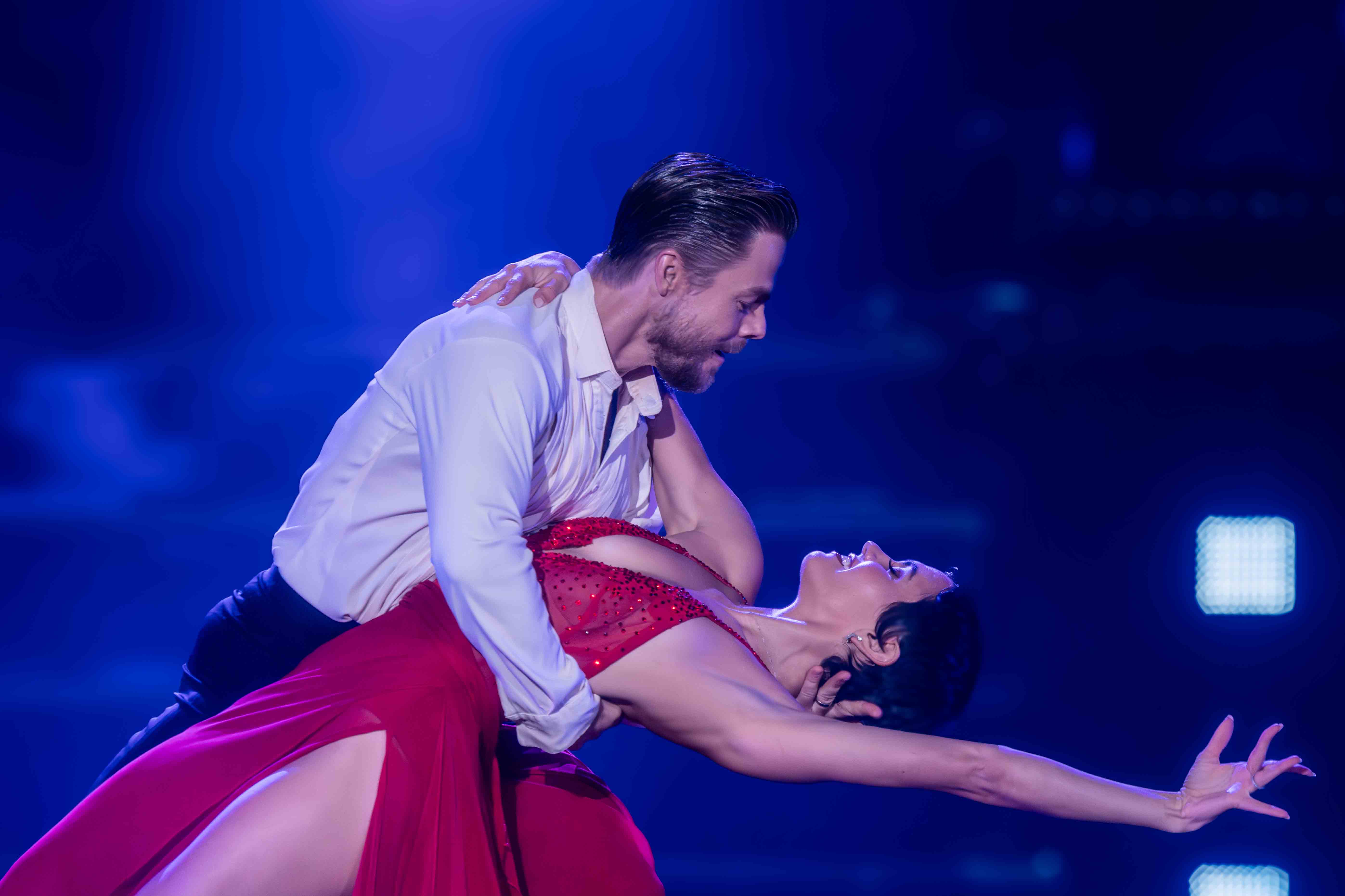 The Riverside Scene - Derek Hough Performs Symphony of Dance with Haley ...