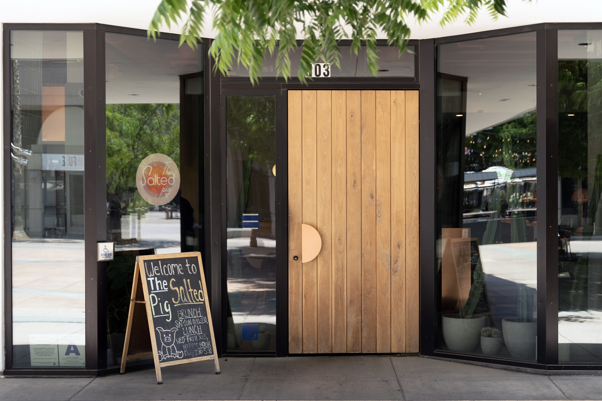 The Riverside Scene - A Culinary Adventure at The Salted Pig